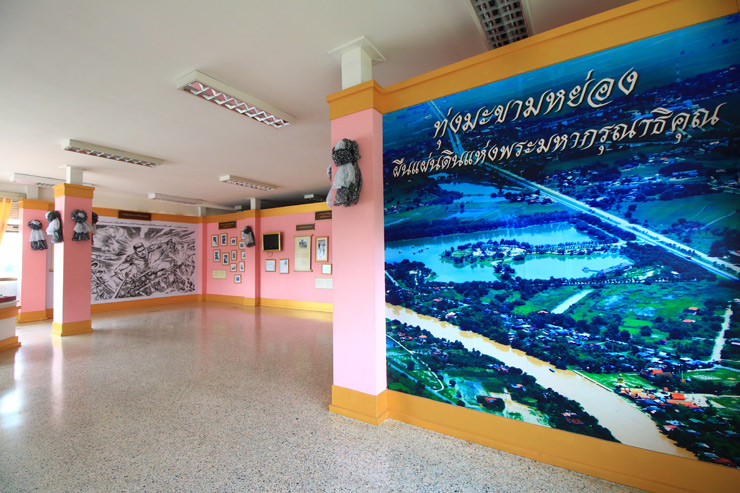 Monument of Queen Si Suriyothai - Go Ayutthaya